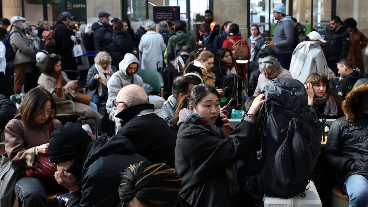 Suspendido el tráfico en la Estación del Norte de París tras el ...