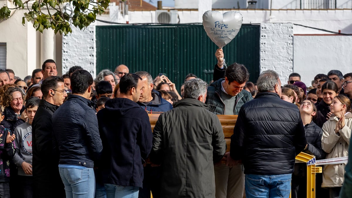 Aljaraque celebra el funeral más doloroso de la tragedia de Ademuz ...