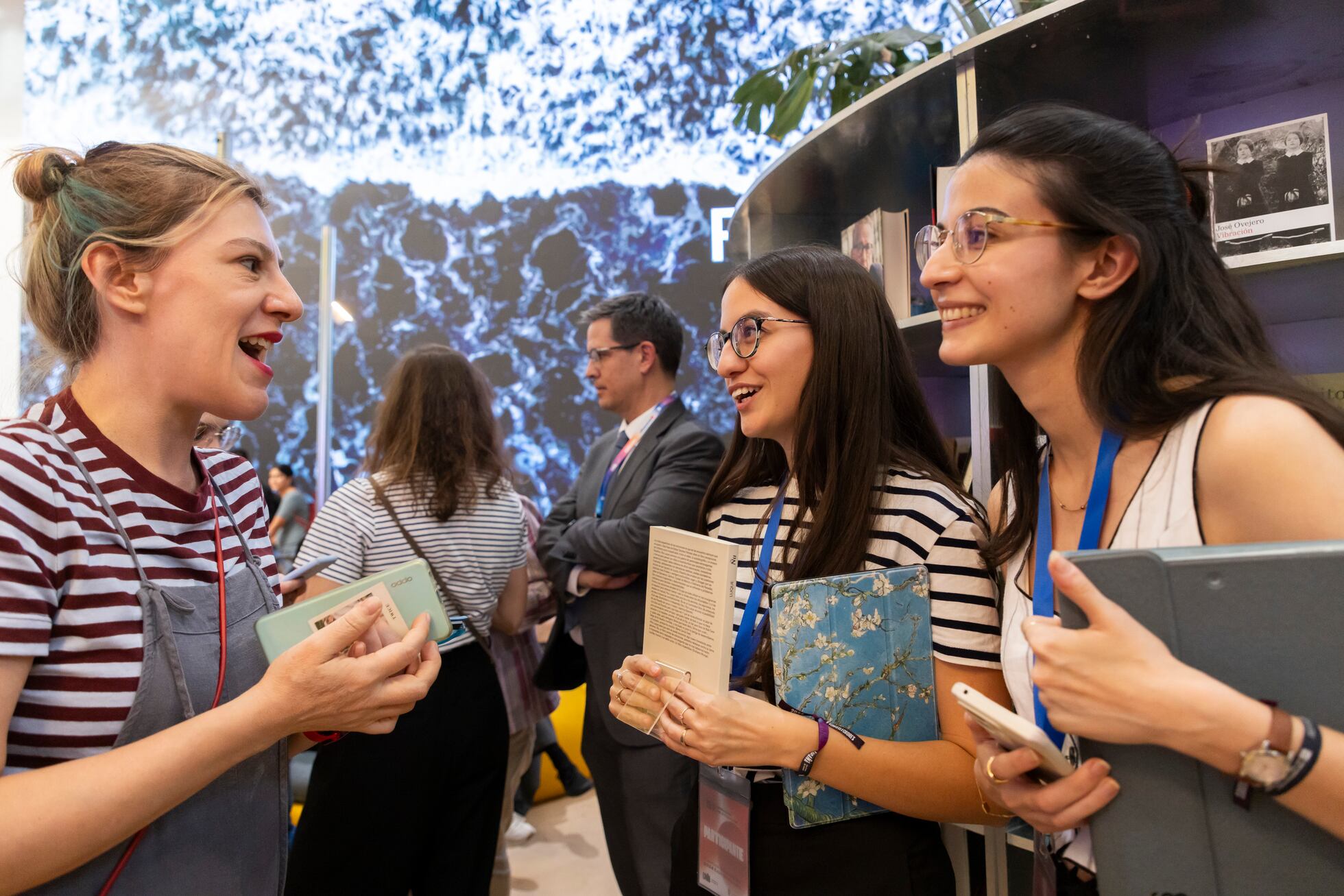 Punzadas sonoras: Inés García y Paula Ducay: dos punzadas recorren la FIL contra el corsé de las ...