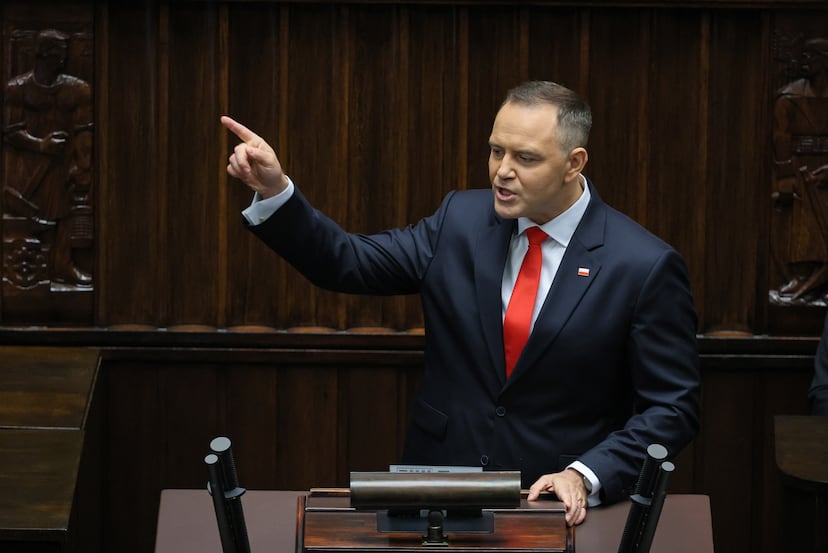 El populista Nawrocki toma posesión como presidente de Polonia y acusa ...