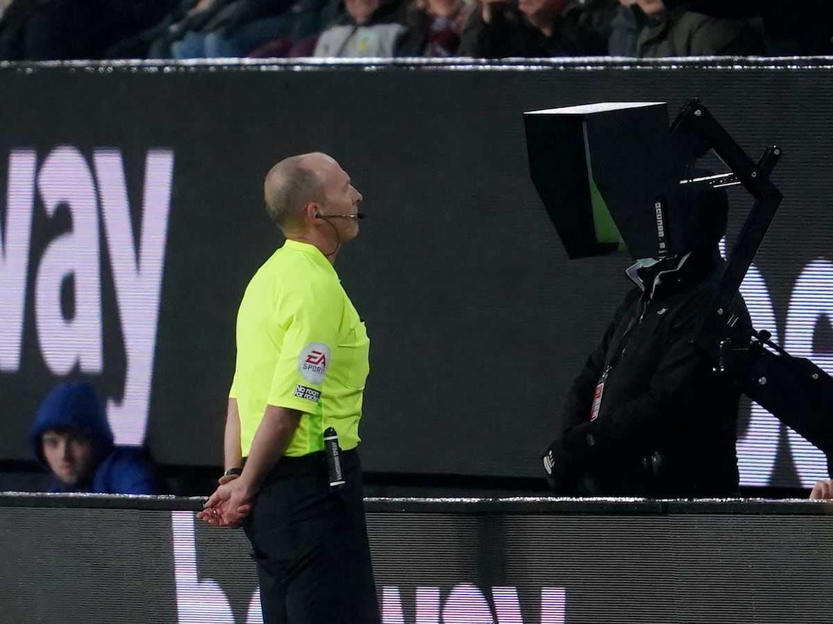 Former Premier League referee says he purposely chose not to correct a ...