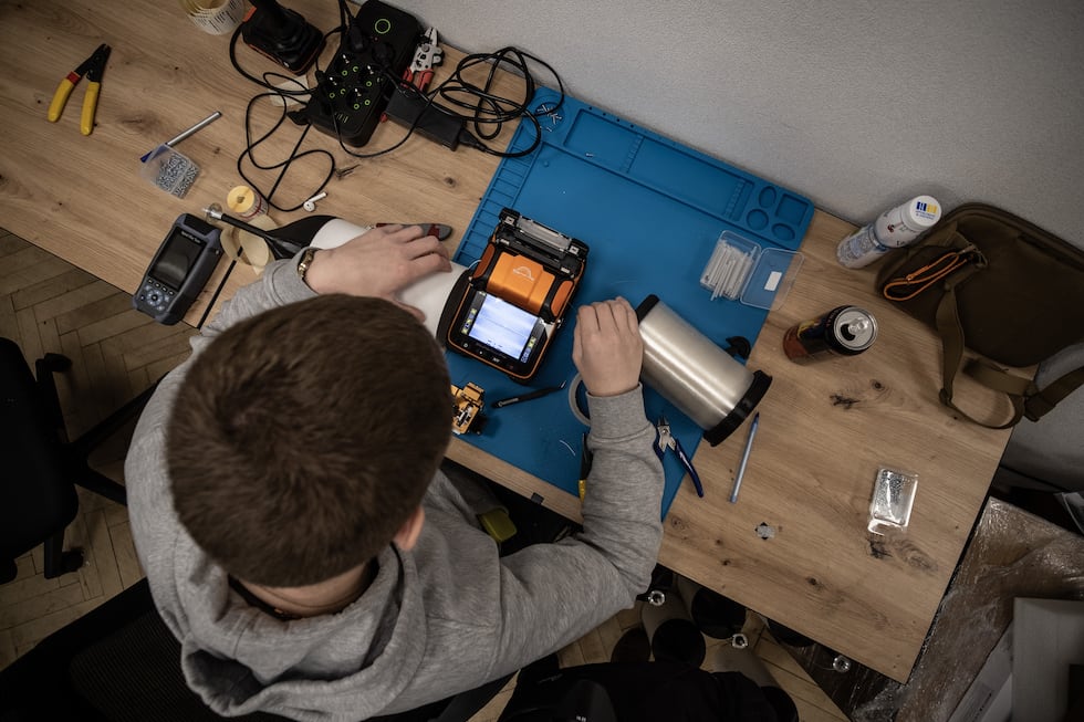 Ukraine: Russia revolutionizes warfare with fiber-optic-controlled ...