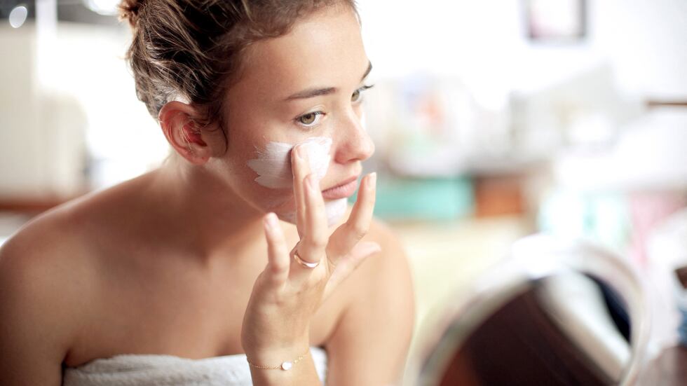 Jabón para el acné: cuál elegir como limpiador facial para pieles ...