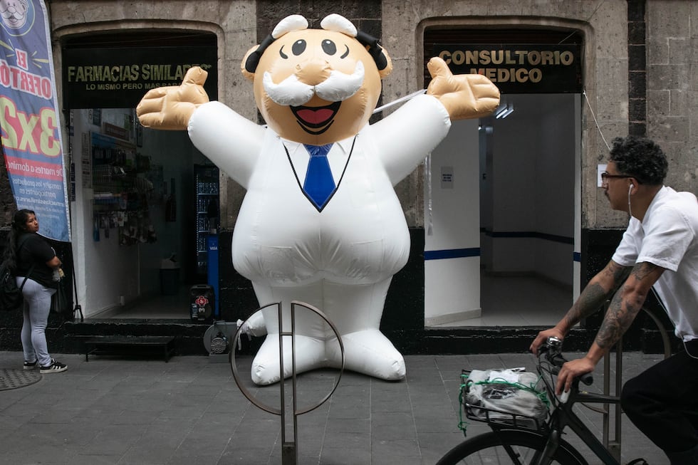 De Farmacias Similares al Simi Fest: el fenómeno del Doctor Simi va de la medicina a la música ...