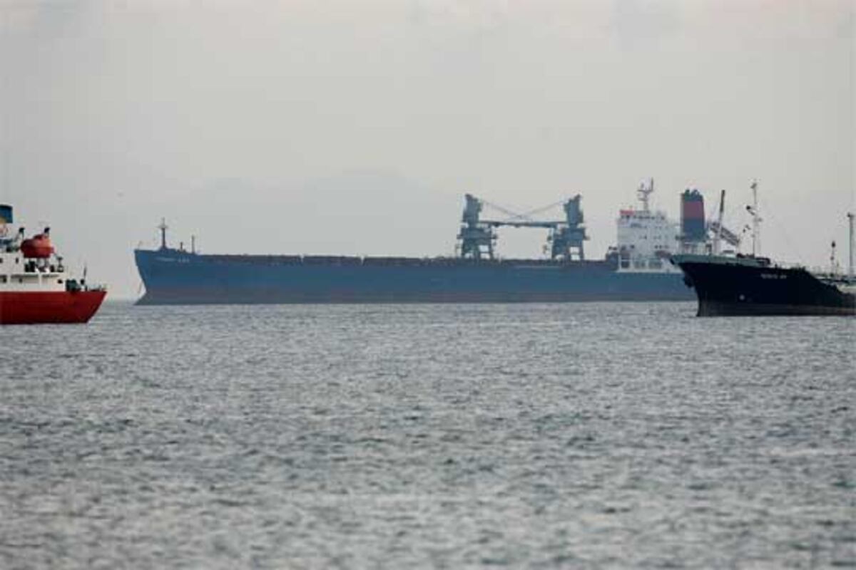 El barco 'Probo Emu' | Sociedad | EL PAÍS