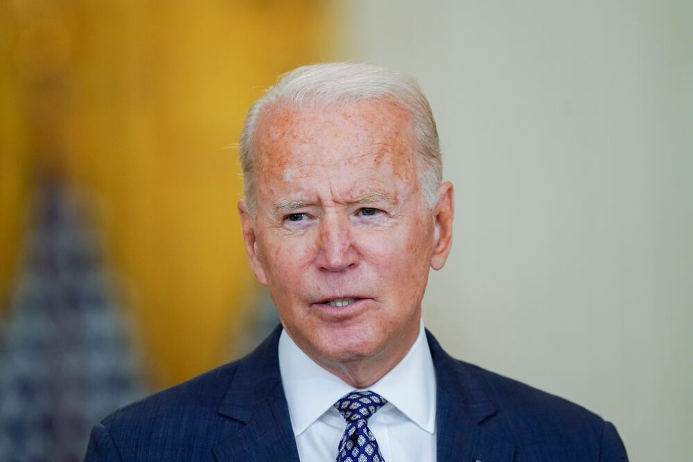 Biden review of chaotic Afghanistan withdrawal blames Trump | U.S. | EL ...
