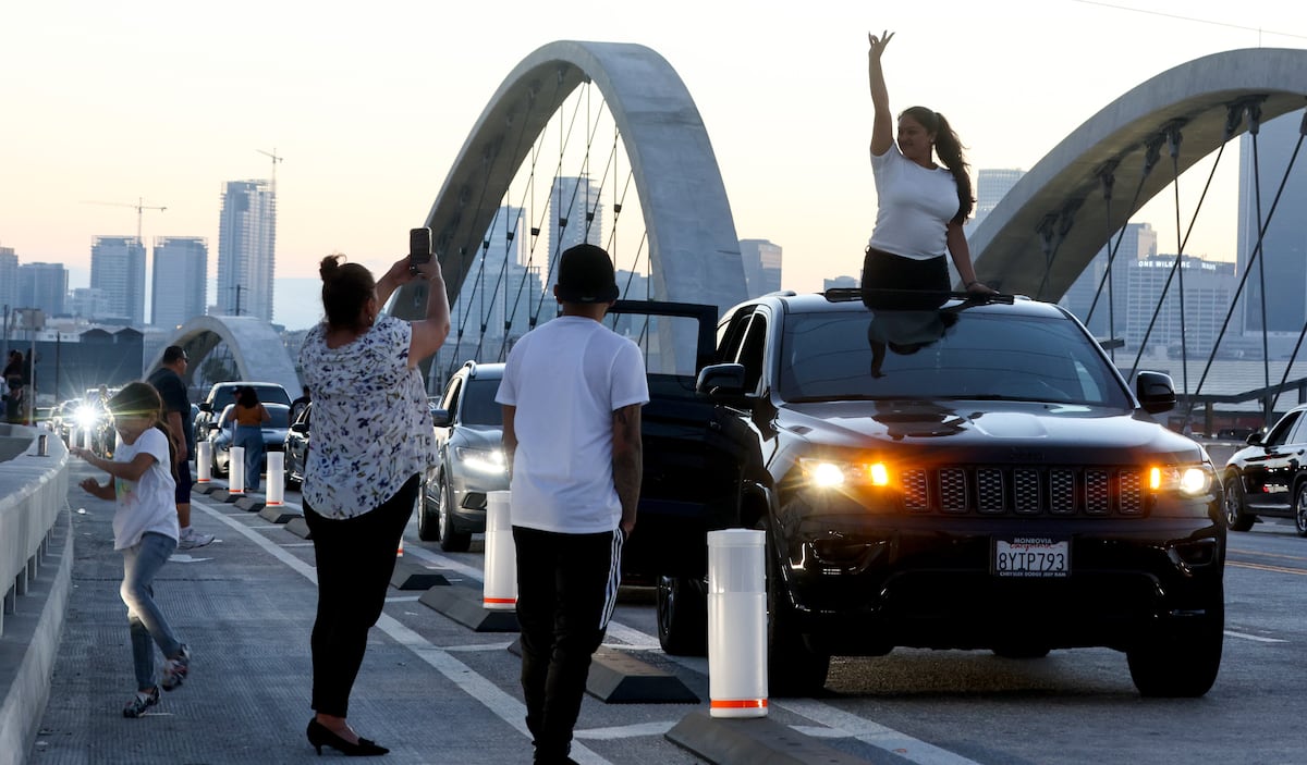 A new bridge in Los Angeles is a sensation among racers, daredevils and ...