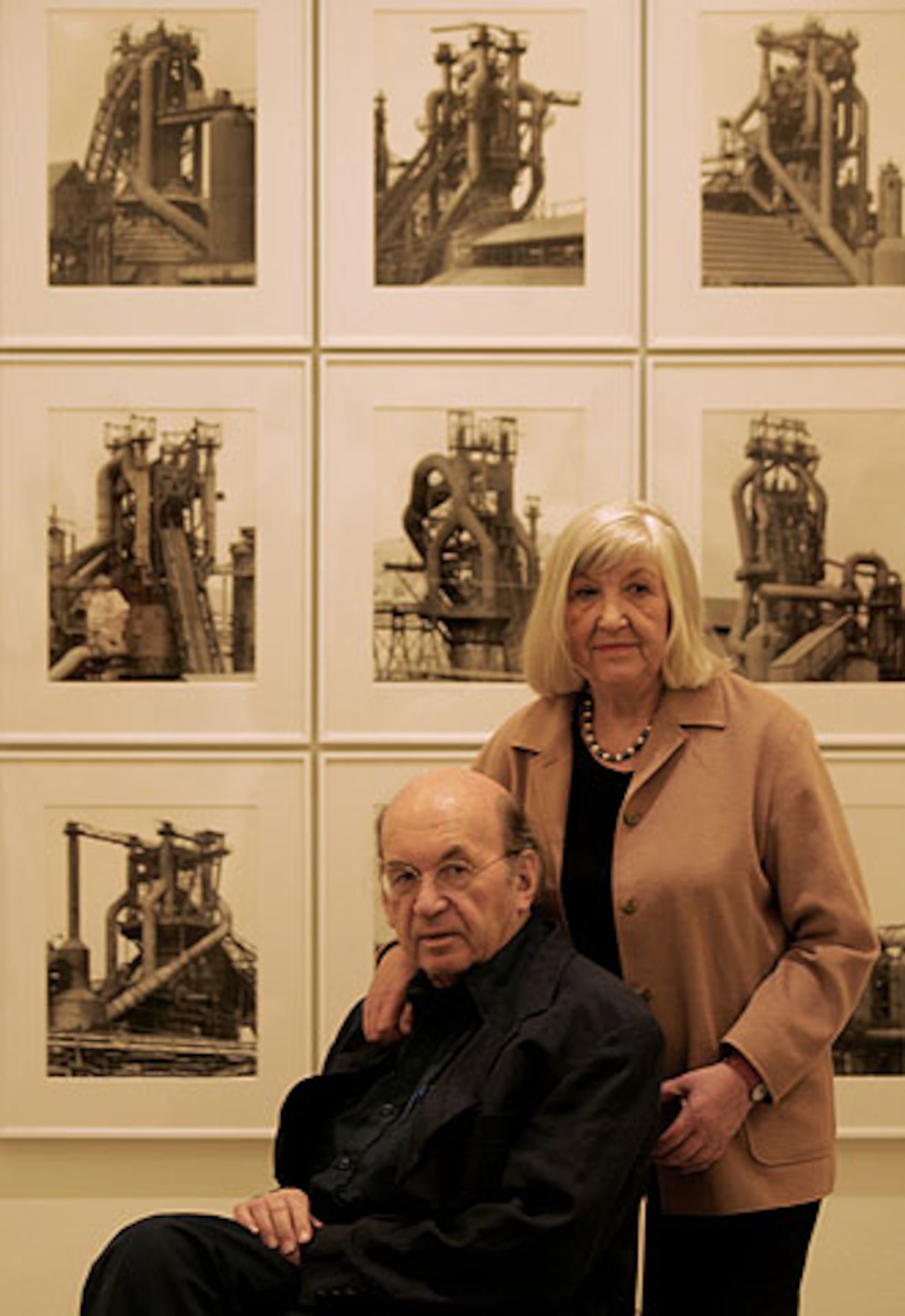 Bernd y Hilla Becher documentan 130 tipologías de edificios ...