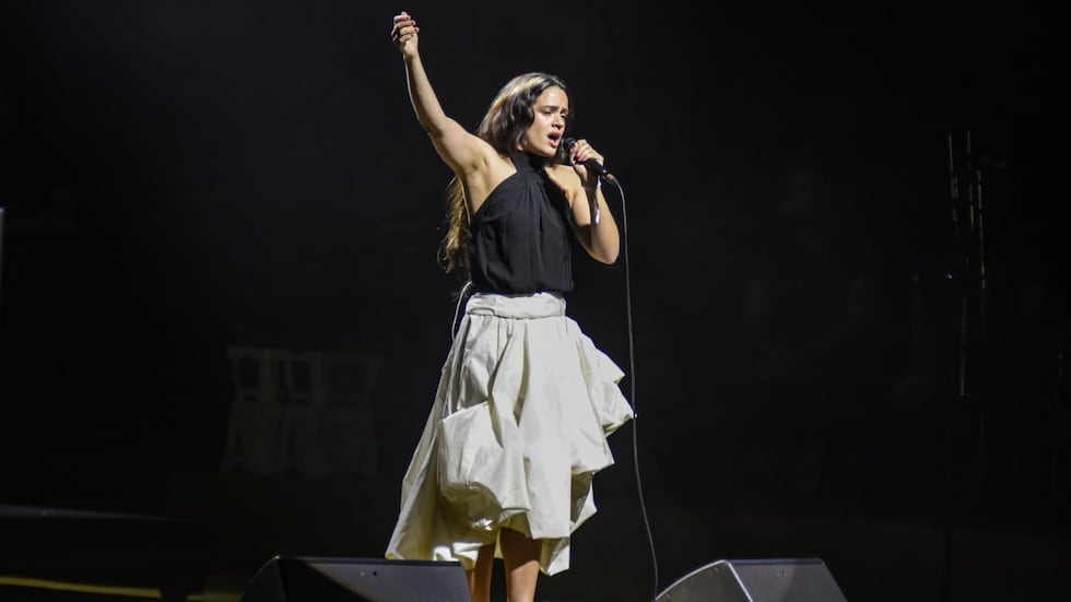 Rosalía regresa al descaro que aprendió “por ahí, por Barcelona ...