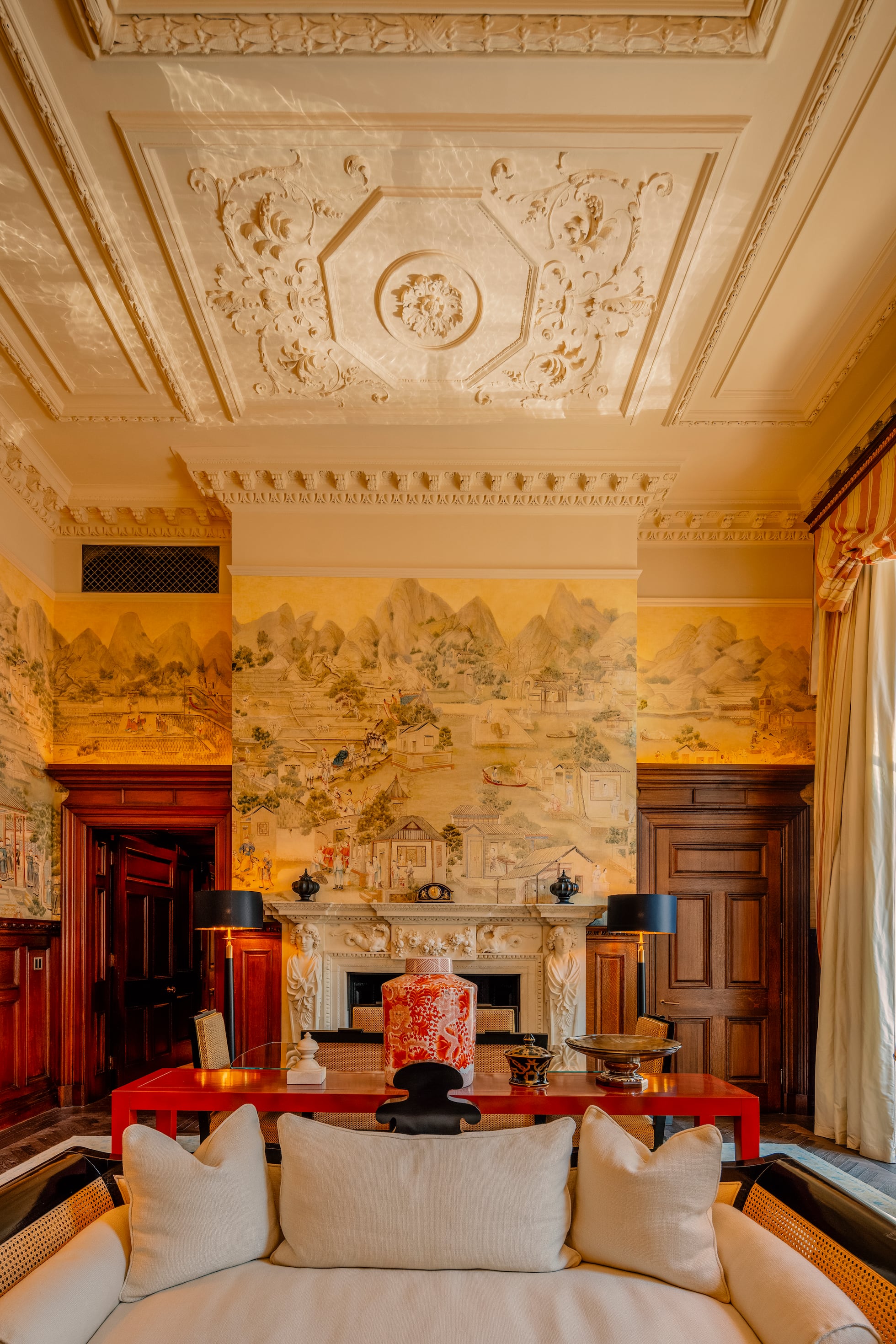 A night filled with ministers, spies and guests: Inside the luxury ...