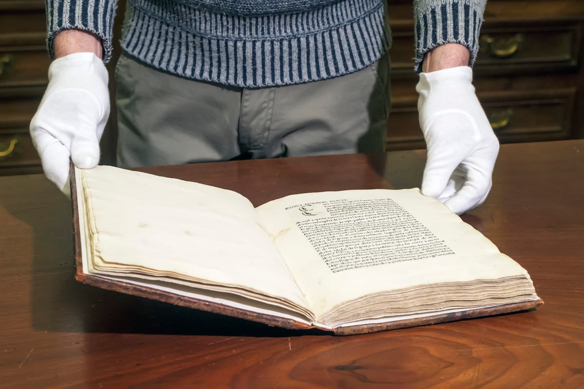 El viaje entre algodones del primer libro impreso en España | Cultura ...