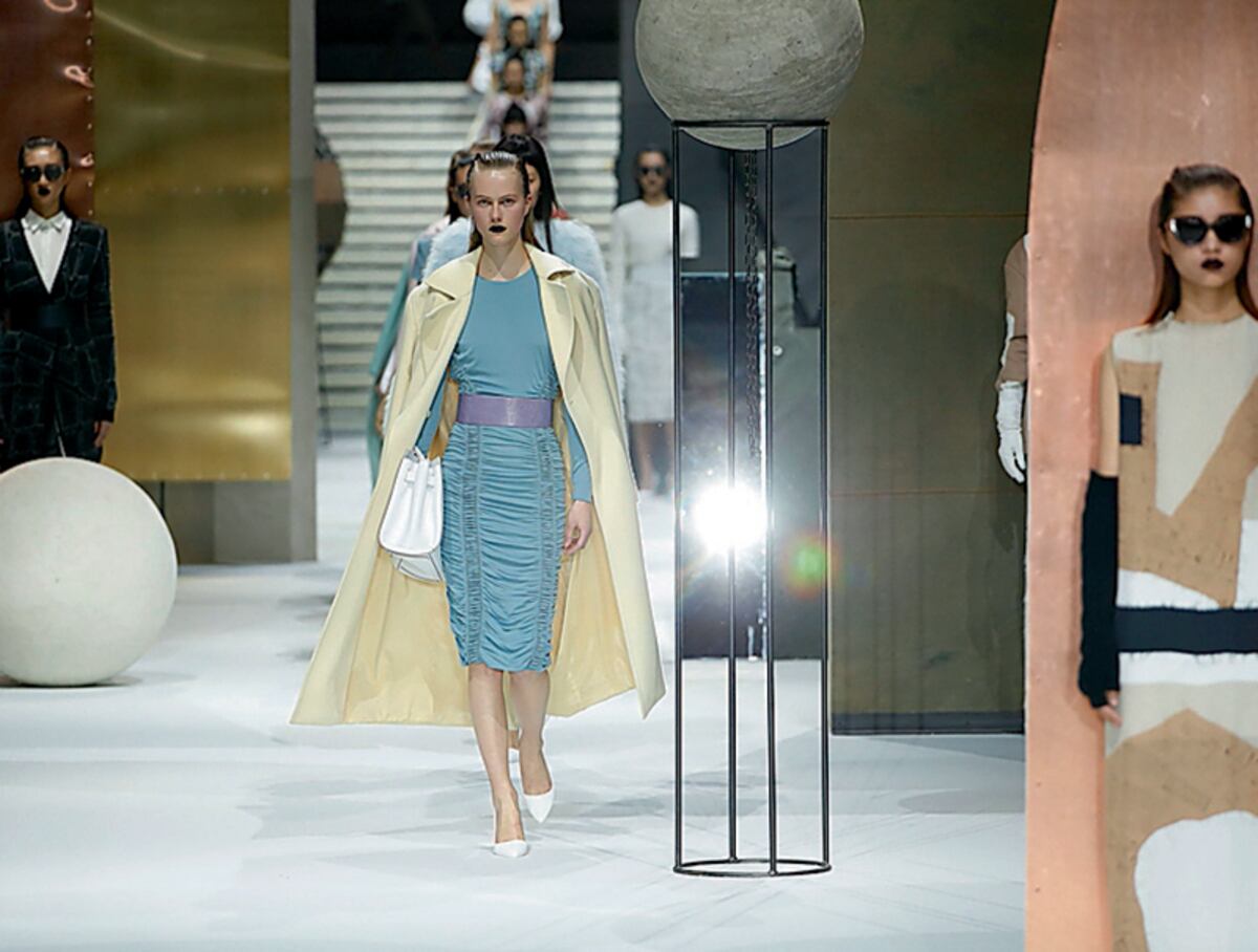 El dragón (rojo) ya quiere vestir de camel | S Moda: Revista de moda ...