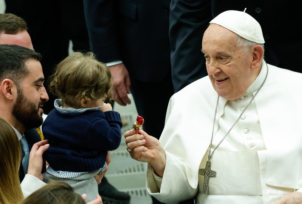 Pope asks an aide to read a speech aloud for him, raising further ...