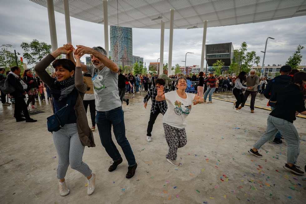 Barcelona estrena su parque de Glòries tras casi dos décadas de espera ...