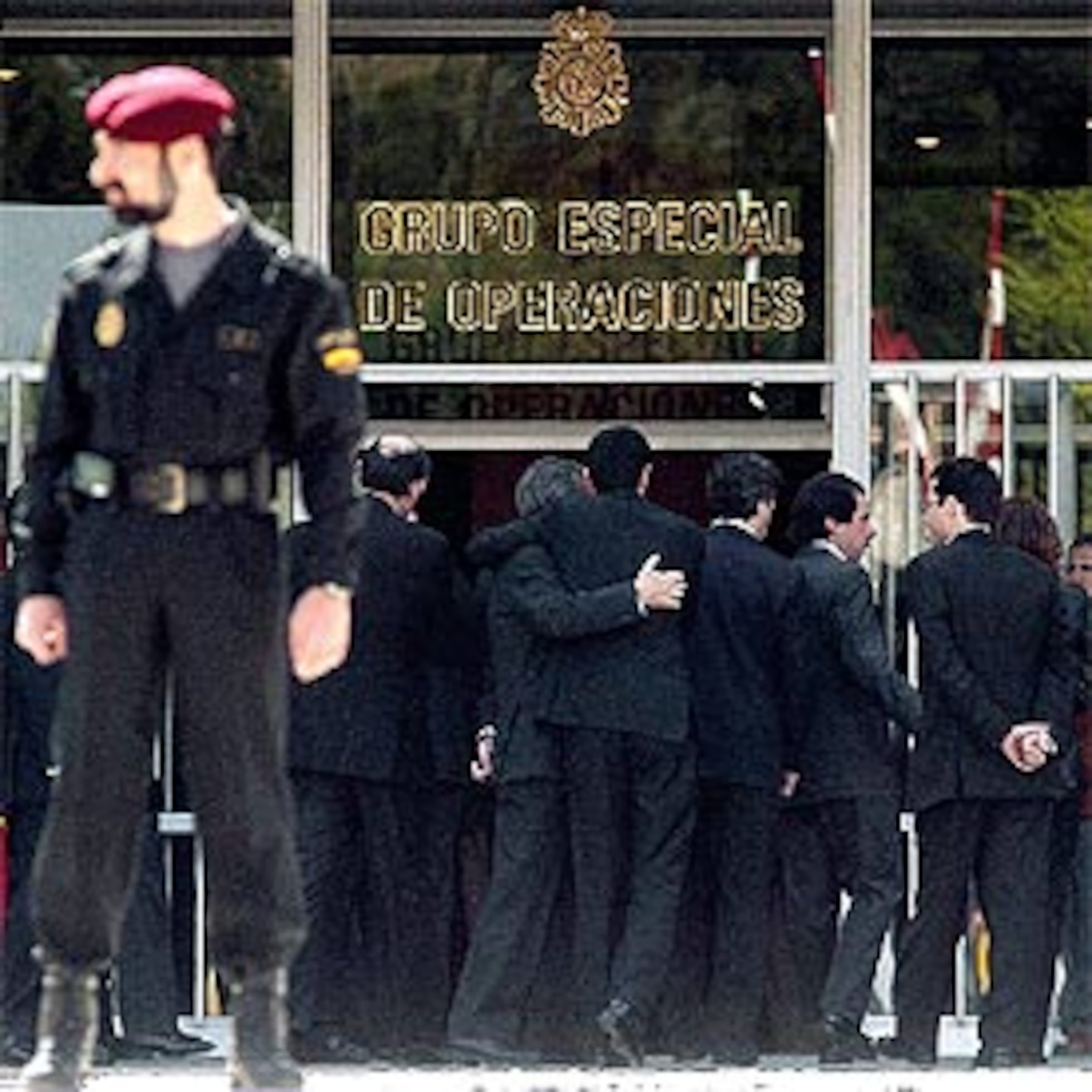Aznar y Zapatero asisten al funeral del agente Javier Torronteras ...