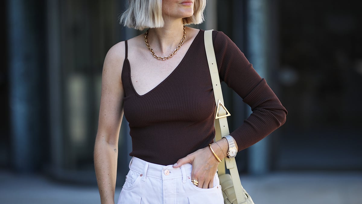 8 tops asimétricos de colores básicos para llevar todo el verano ...