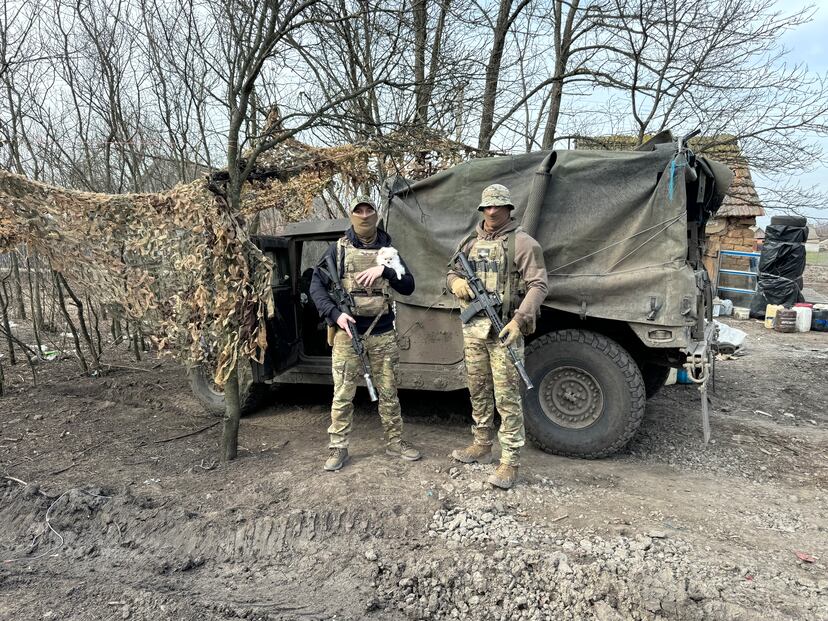 A pie, con drones ‘kamikaze’ y poca artillería: así defiende Ucrania ...