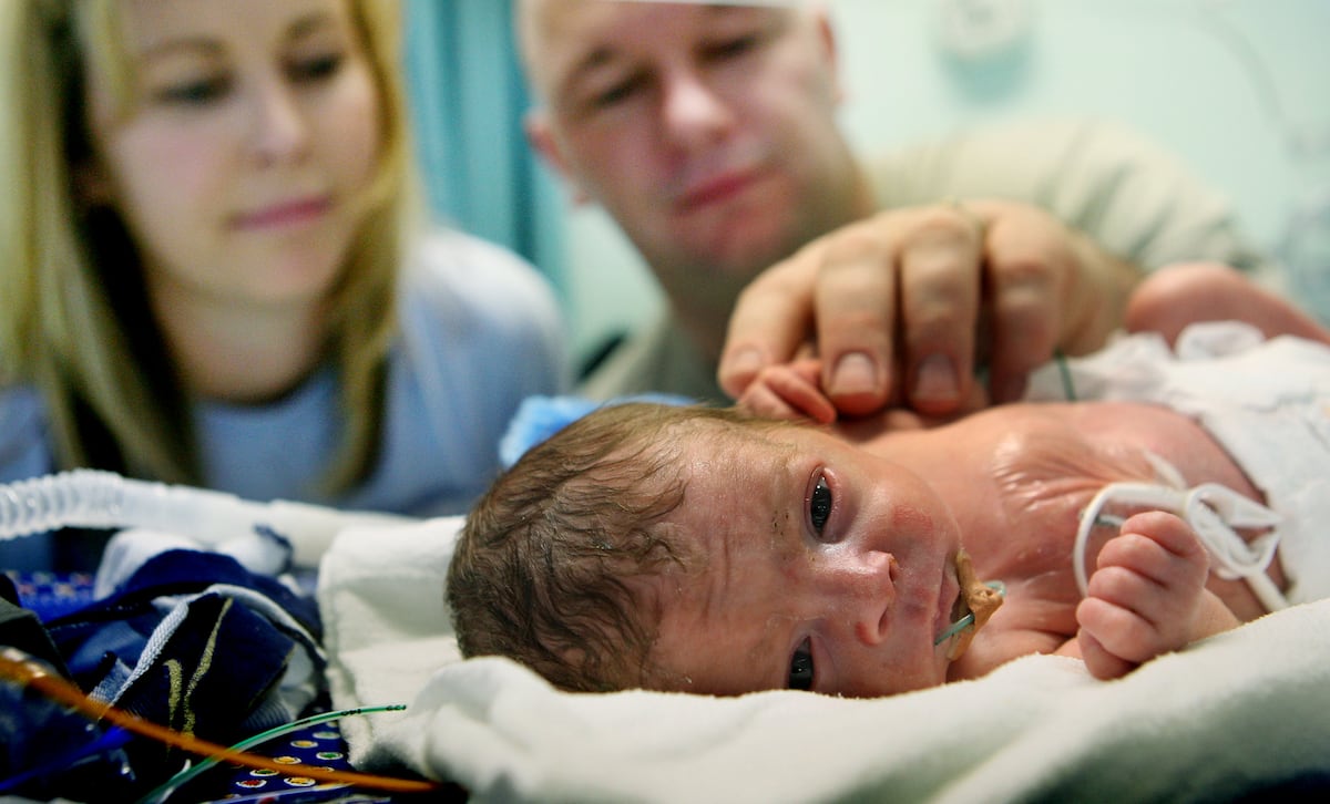 Bebés prematuros: la importancia de cuidar la salud mental de sus padres | Actualidad | Mamas ...