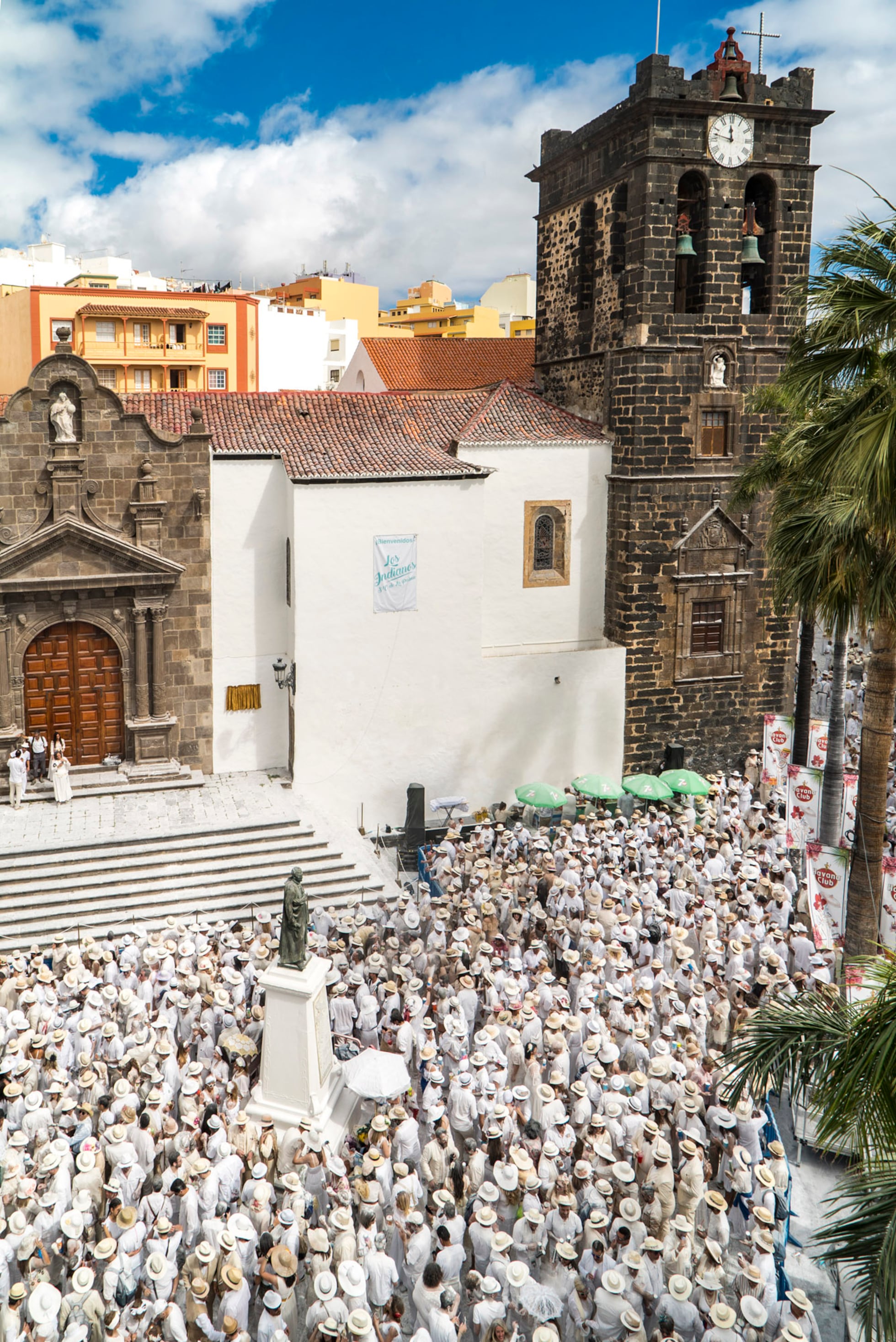 El Carnaval de Los Indianos: la fiesta palmera que tiñe de blanco su ...