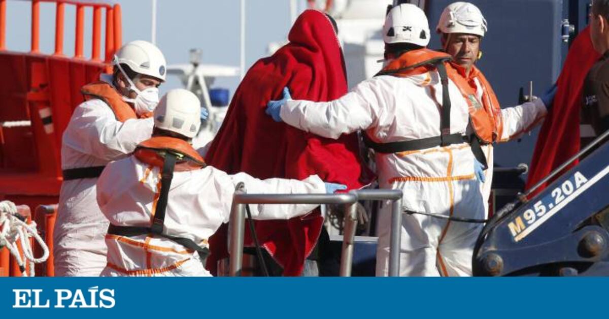 Hallada una patera con tres cadáveres cerca de Tarifa | Política | EL PAÍS
