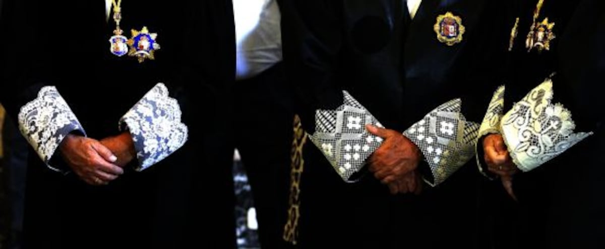 That outfit you’re wearing lacks the proper decorum... Your Honor ...