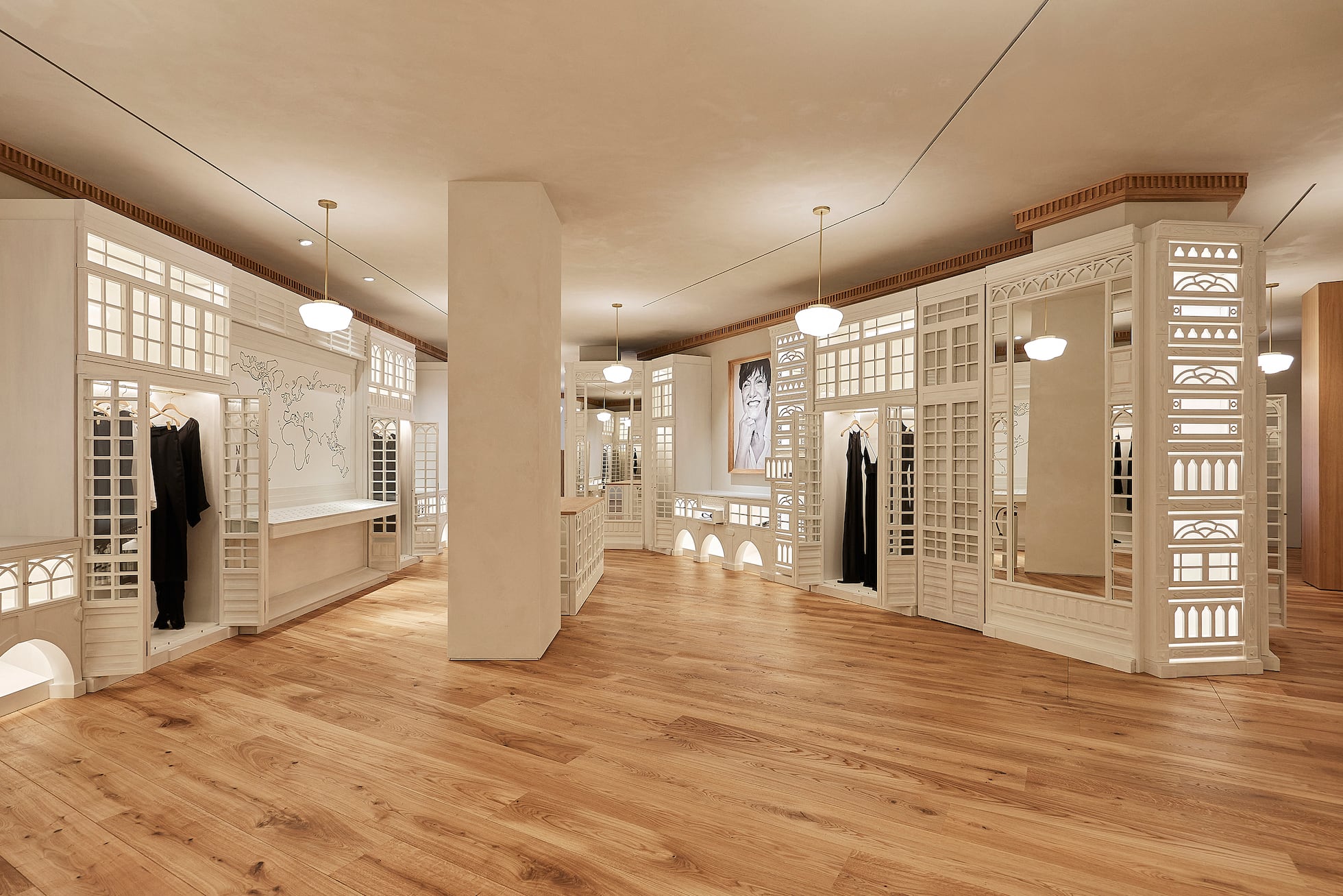 Zara celebra 50 años con un rediseño de su primera tienda en A Coruña y con las 50 mejores ...