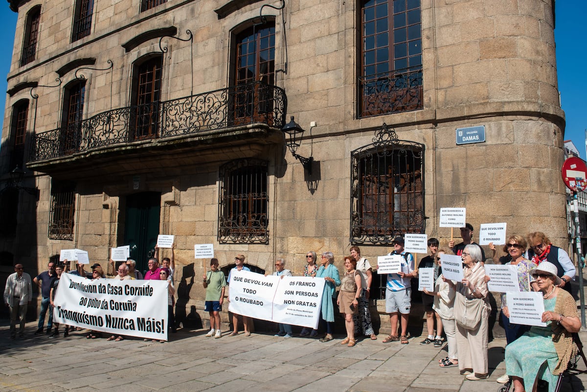 Los Franco abren al público la Casa Cornide de A Coruña tras su última ...