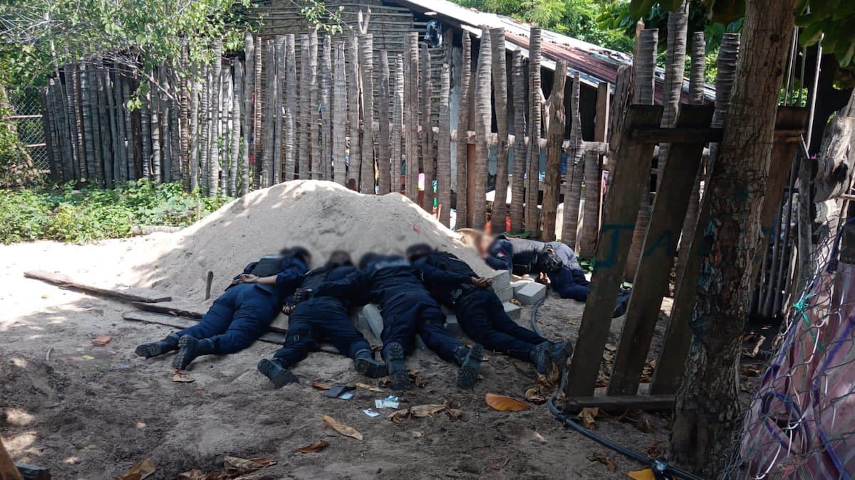 Masacre En La Costa De Guerrero 13 Agentes Asesinados Entre Ellos El