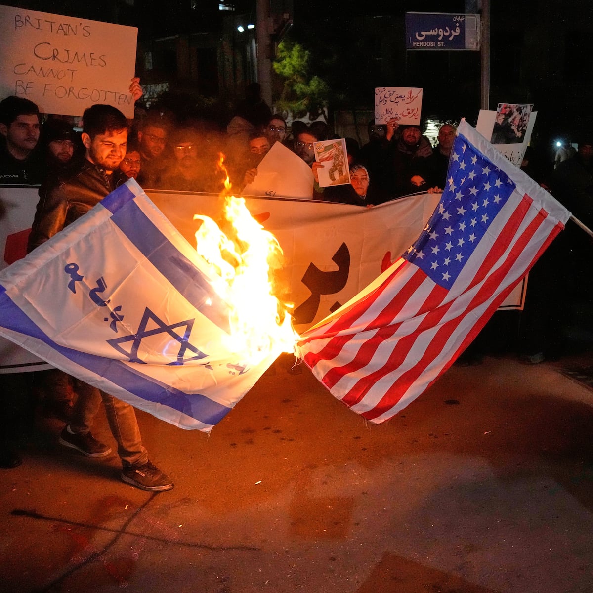 EE UU desaloja parte de su base militar en Qatar en plenas tensiones ...