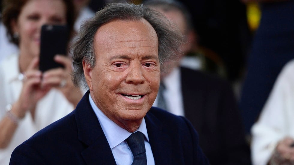 Julio Iglesias ‘always requested young, Latina women with a physique to ...