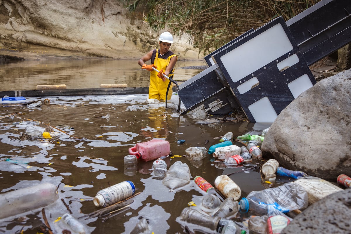 Limpiar los ríos de Ecuador para salvar a las Islas Galápagos del ...