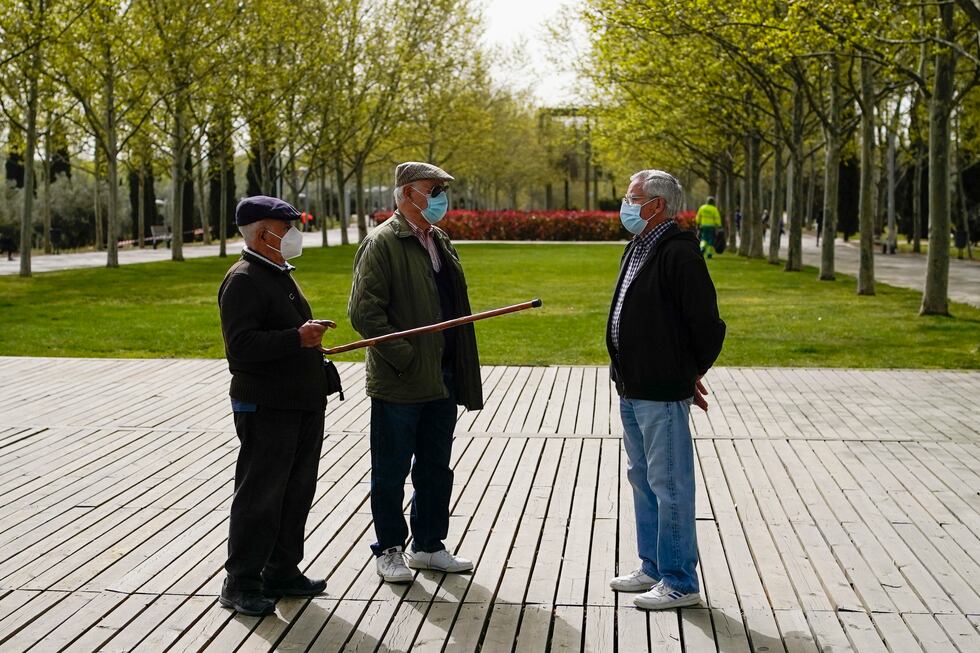 Covid-19: The risks of ending outdoor mask rules in Spain | Spain | EL ...