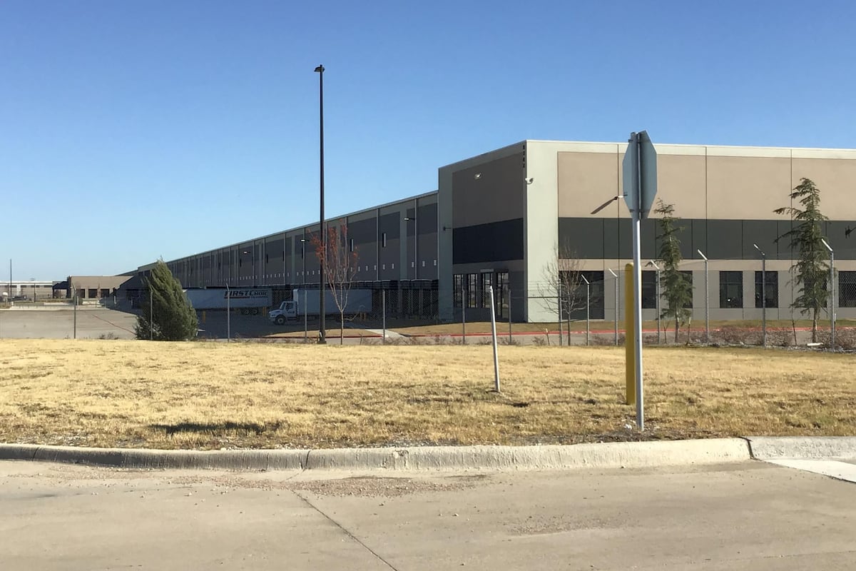 Amancio Ortega cierra la compra de un enorme centro logístico de 220. ...