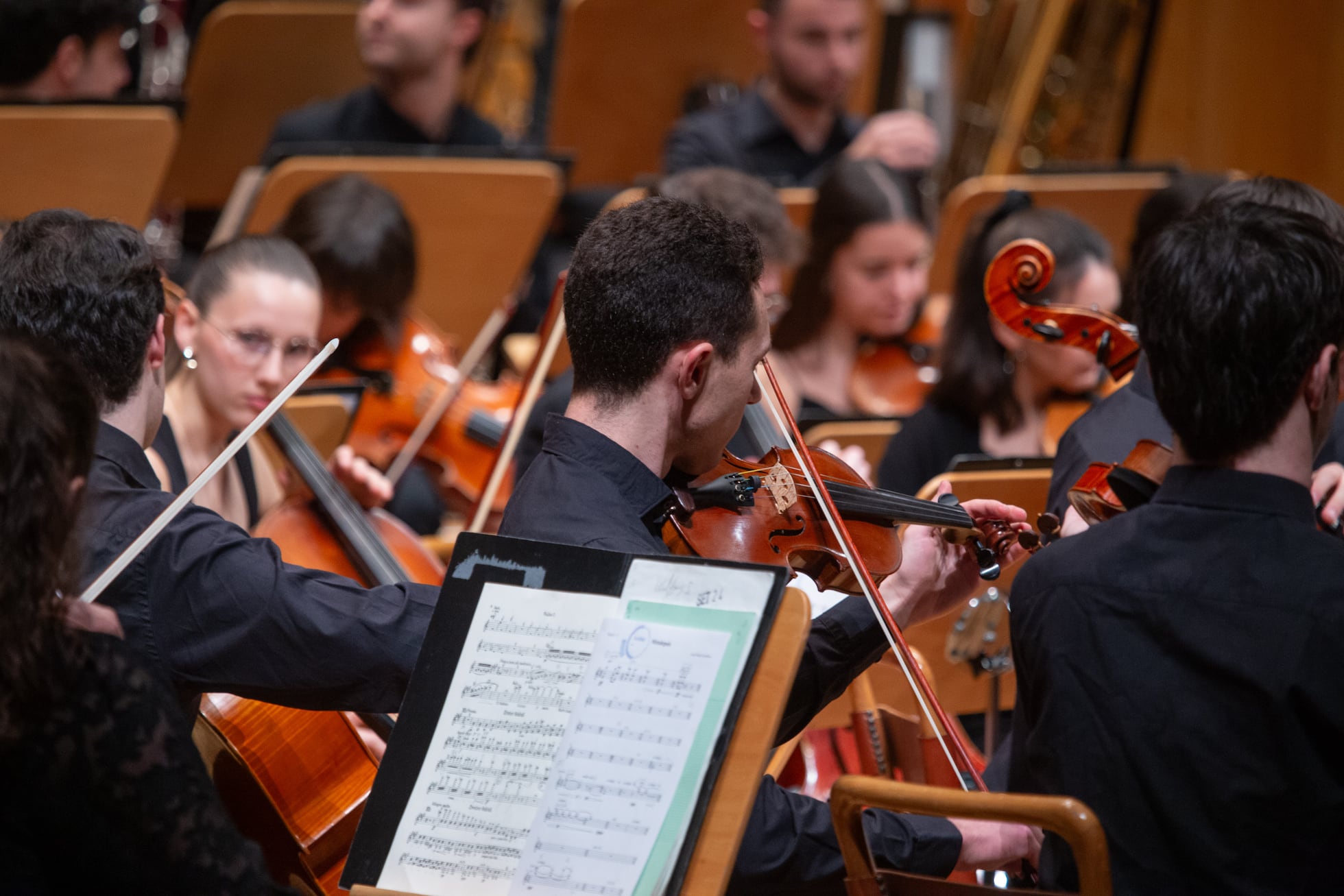 Jonathan Nott begins his 'new Spanish life' with a tense and poetic ...