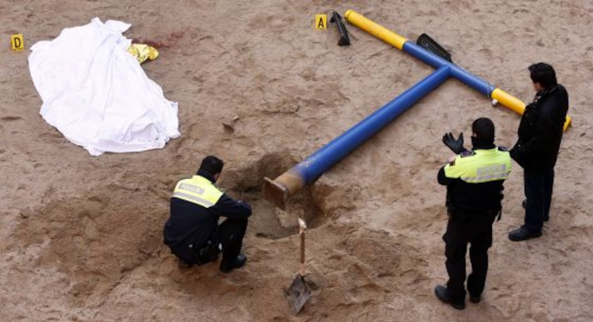 Collapse of swing set kills schoolgirl in public play park | Spain | EL ...