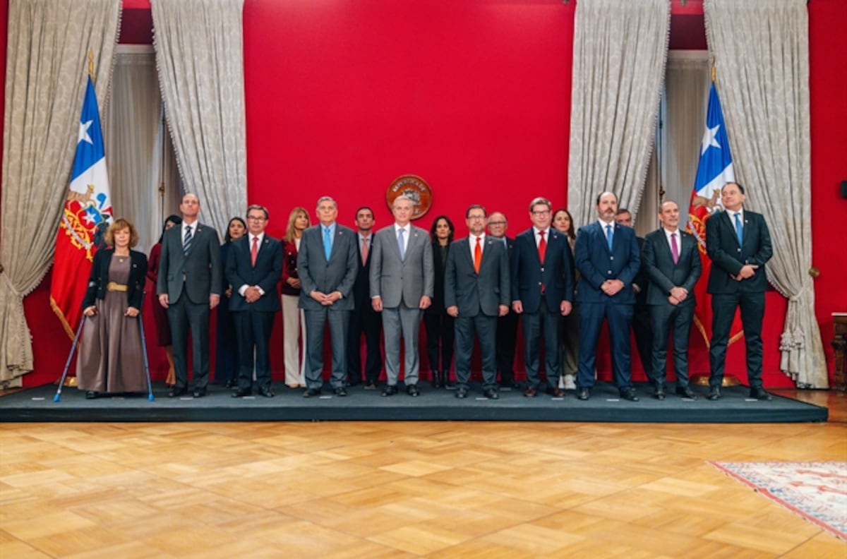 De un total de 24 ministros, Kast decidió sacar a dos mujeres y ...