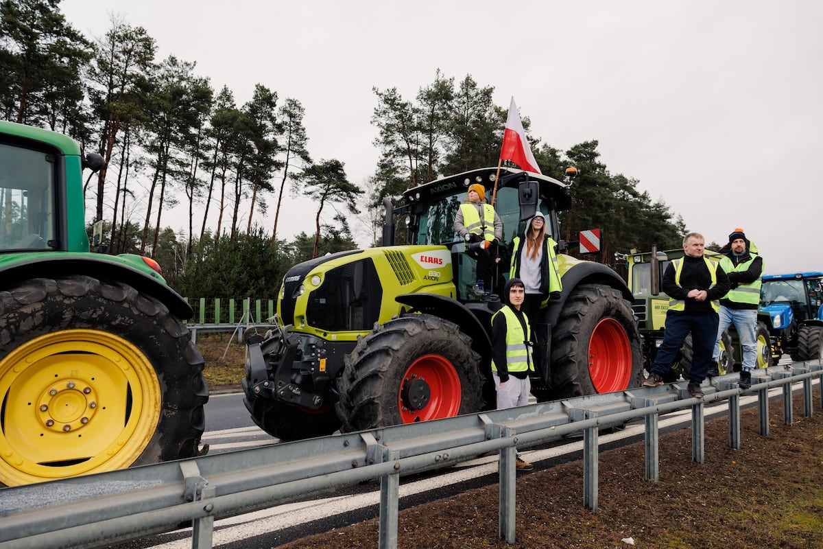 Polish farmers block Ukraine’s border as they intensify protests ...