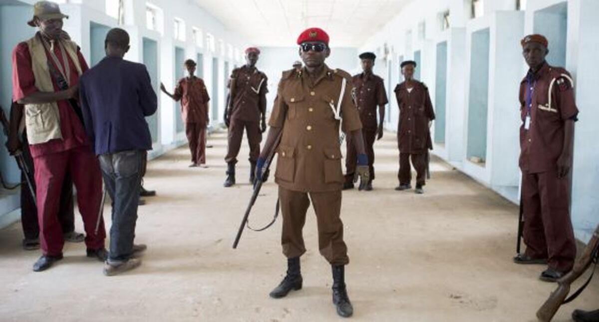 Obama envía a 80 militares a Chad para buscar a las 200 jóvenes ...