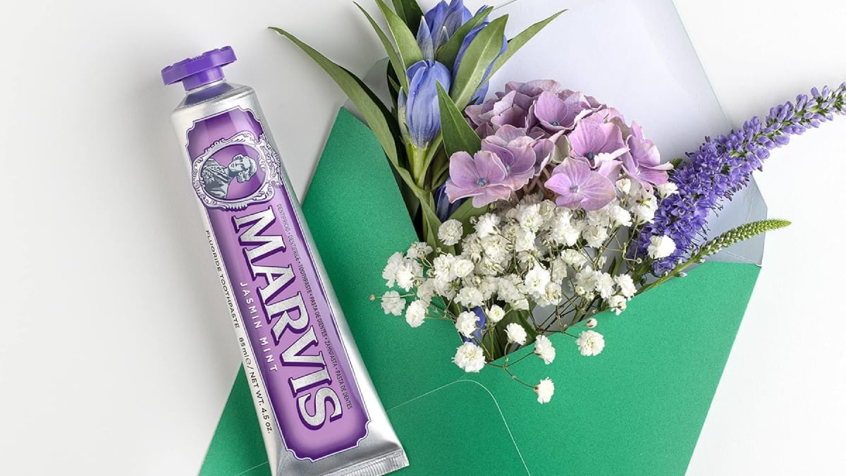 Esta pasta de dientes blanqueadora y refrescante se ha convertido en la ...