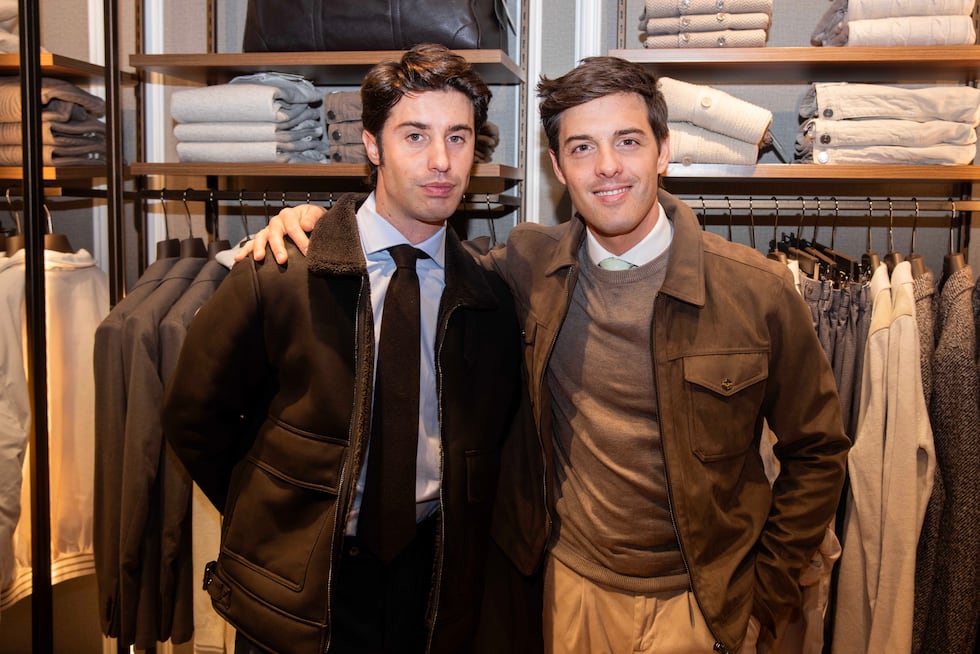La elegancia clásica puesta al día: la firma de moda italiana Dan John ...