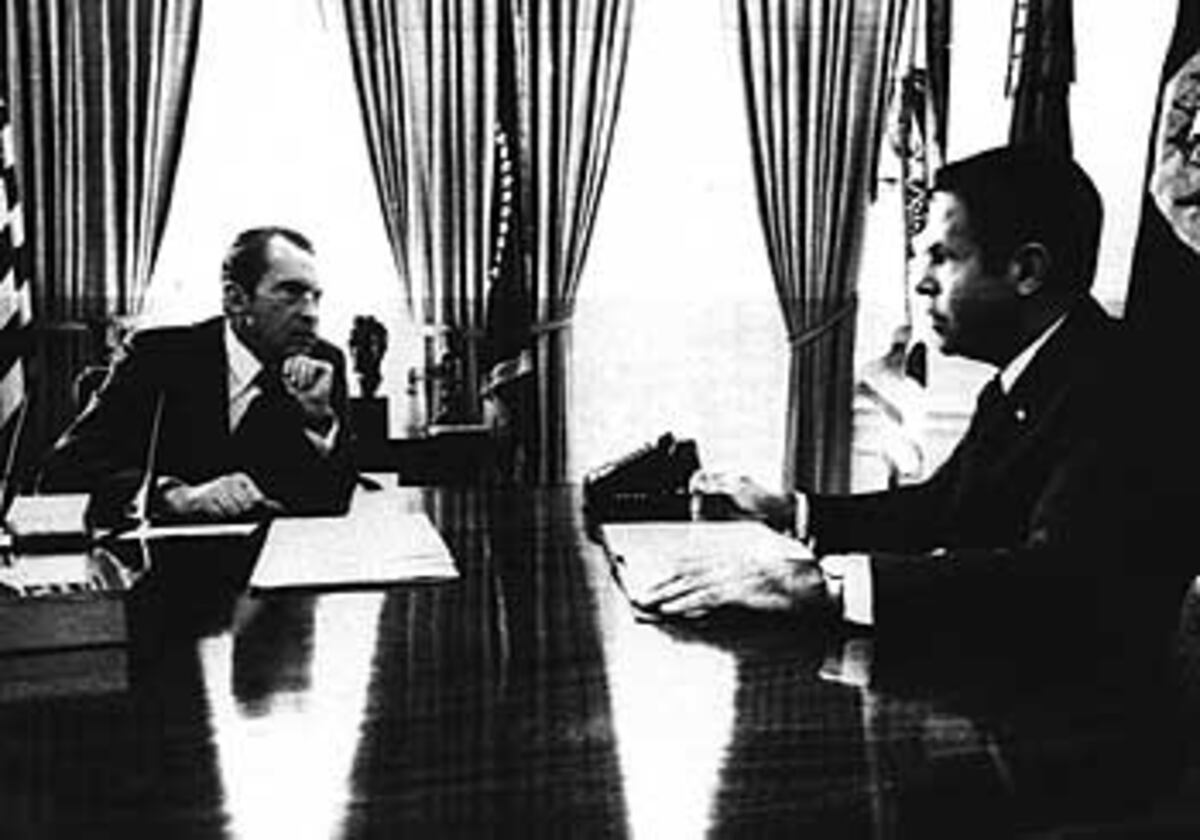 Nixon con su ayudante H. R. Haldeman | Domingo | EL PAÍS