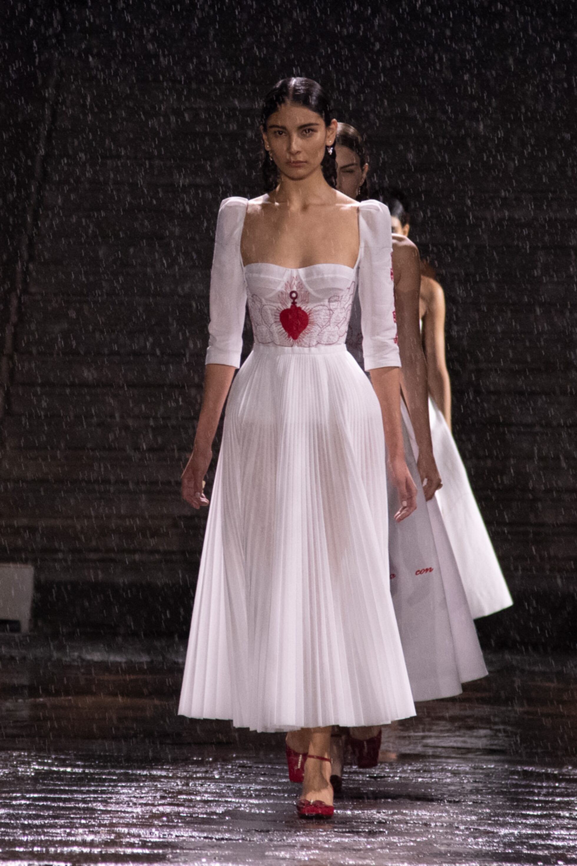 El homenaje de Dior a Frida Kahlo | Fotos | S Moda: Revista de moda ...