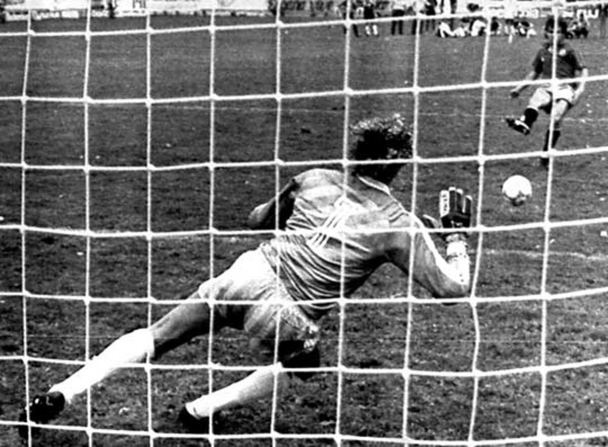 Penalti fallado por Eloy Olaya en los cuartos de final de México 86 ...