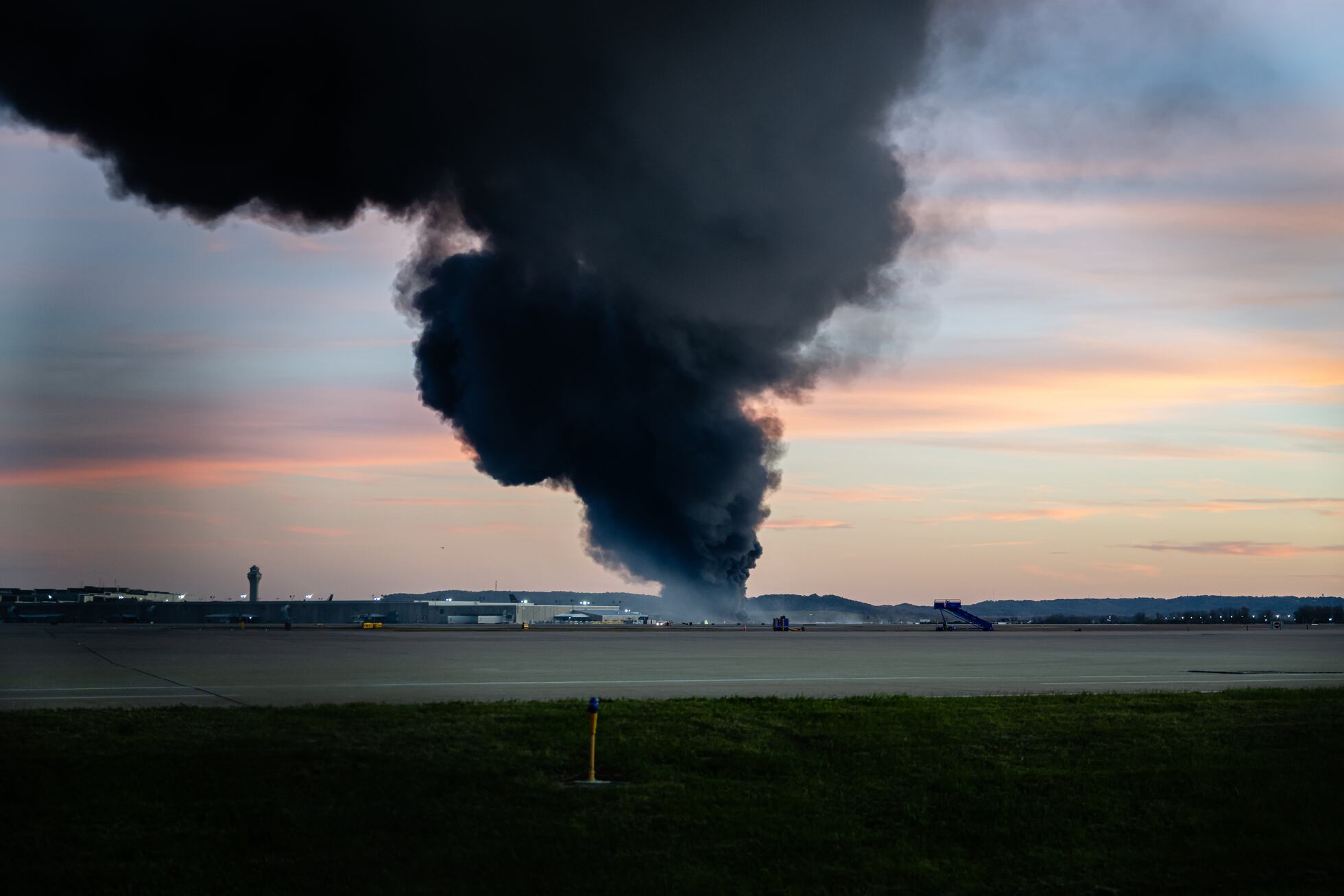 Se elevan a siete los fallecidos tras estrellarse un avión de UPS cerca ...