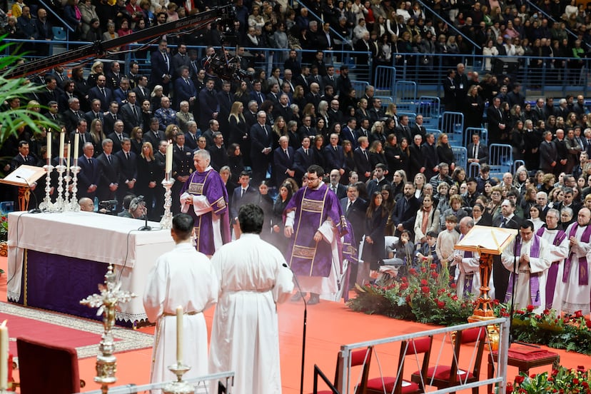 La misa funeral de Huelva por por las víctimas de Adamuz, en imágenes ...