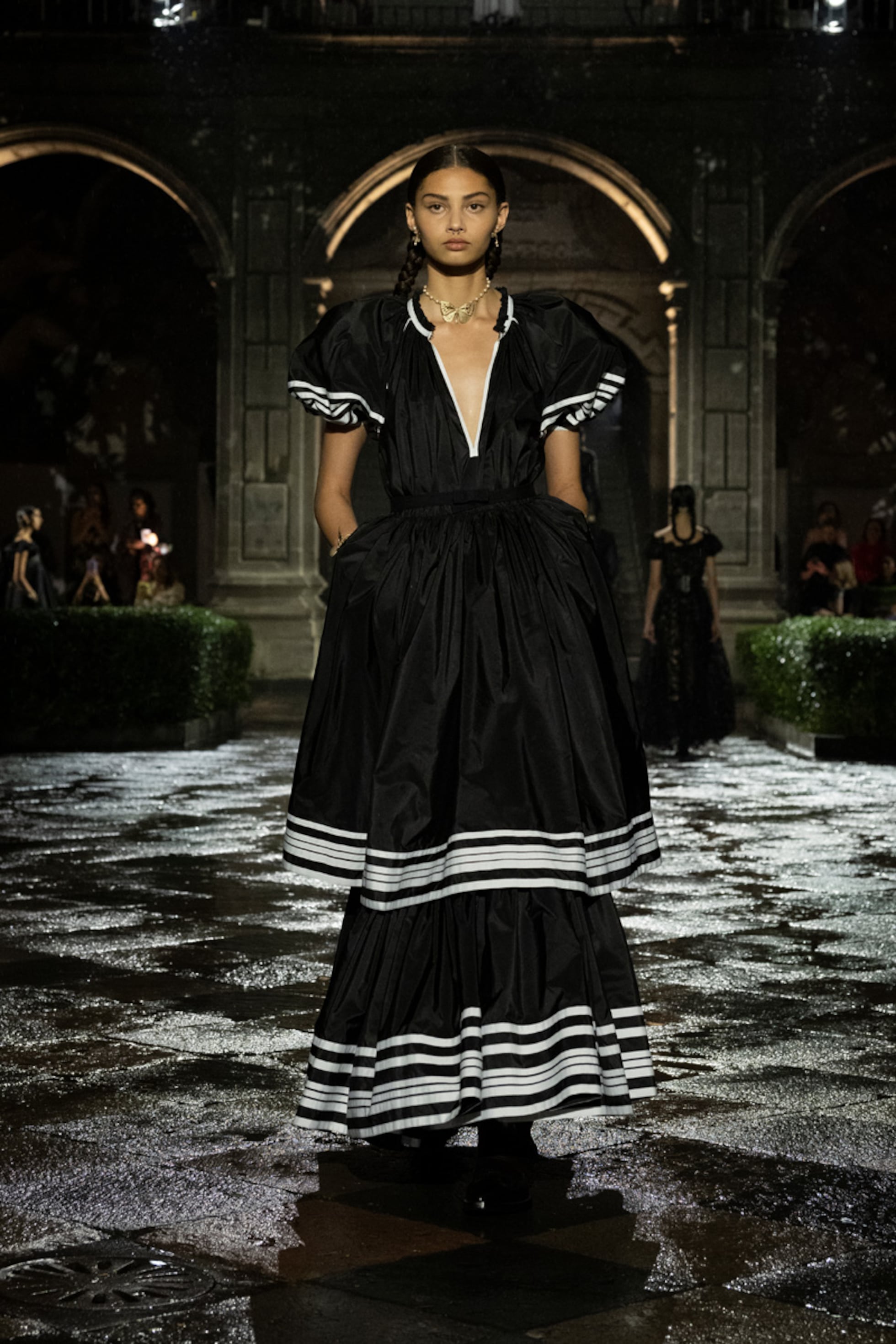 El homenaje de Dior a Frida Kahlo | Fotos | S Moda: Revista de moda ...