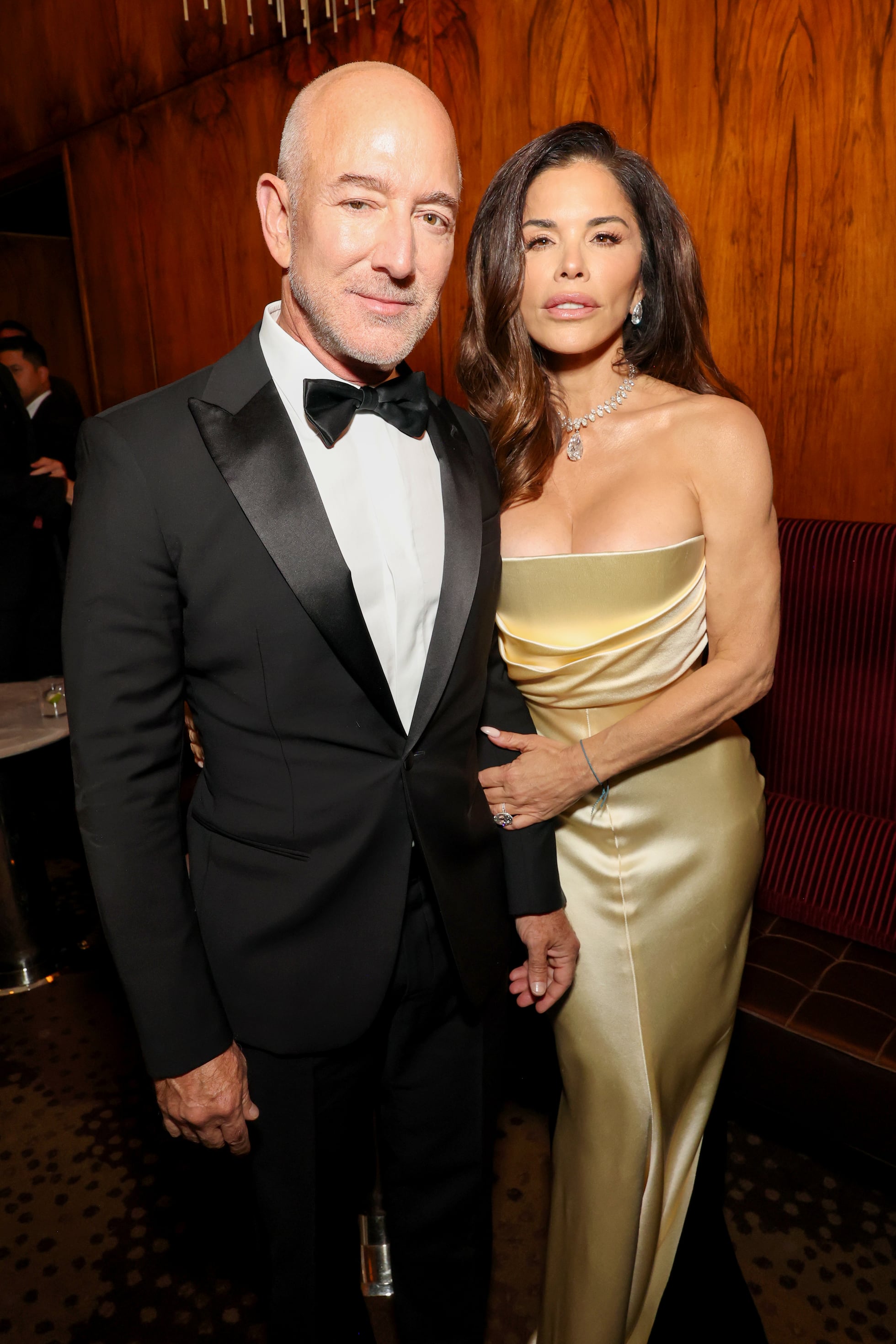 La filantropía anónima es historia: de Jeff Bezos y Lauren Sánchez al ...