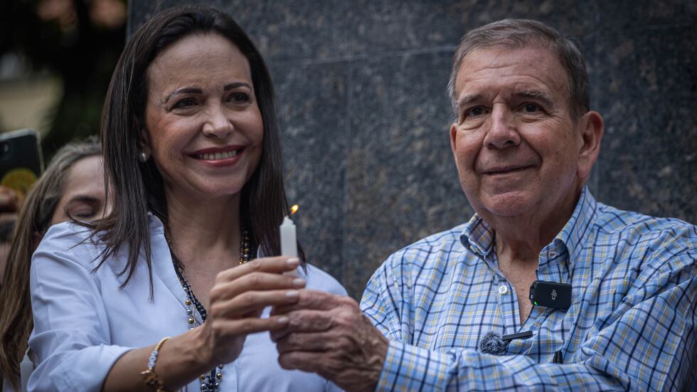 María Corina Machado: “Se creen imbatibles porque tiene las armas, la plata y el control” | EL ...