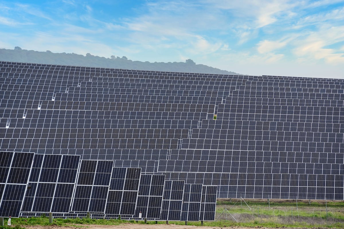 El Gobierno autoriza la venta de una cartera fotovoltaica de 619 megavatios de Ibox al gigante ...