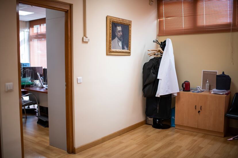 Hallada la tumba perdida de Mercedes Roca, un insólito poema de piedra ...